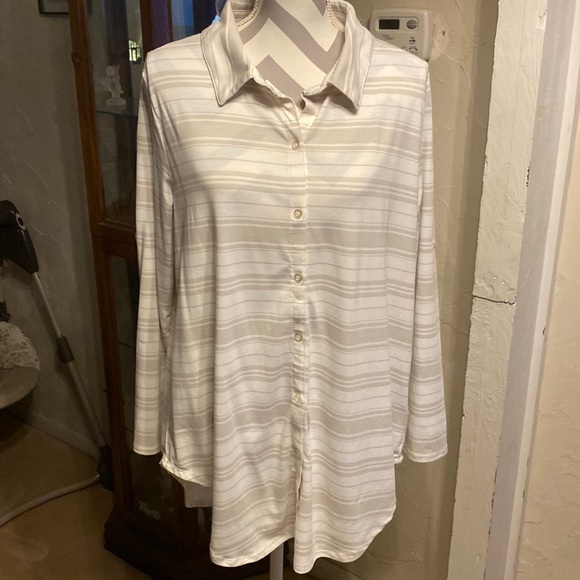 LuLaRoe | Tops | Large Lularoe Valentina Long Sleeved Button Up ...